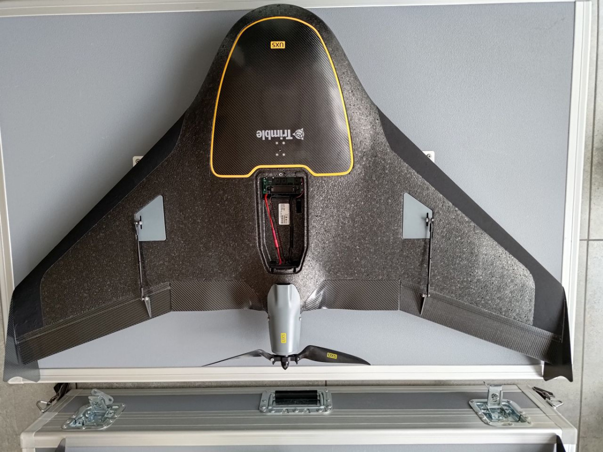 Bezzałogowy samolot fotogrametryczny wraz z aparatem Trimble UX5 oraz ...